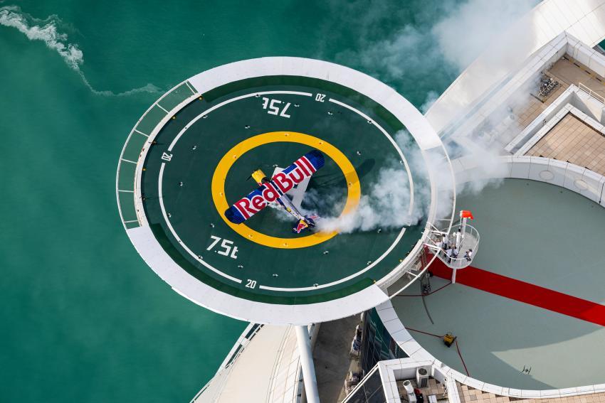 Pilot spustio avion na heliodrom Burj Al Arab Jumeirah | SUTRA